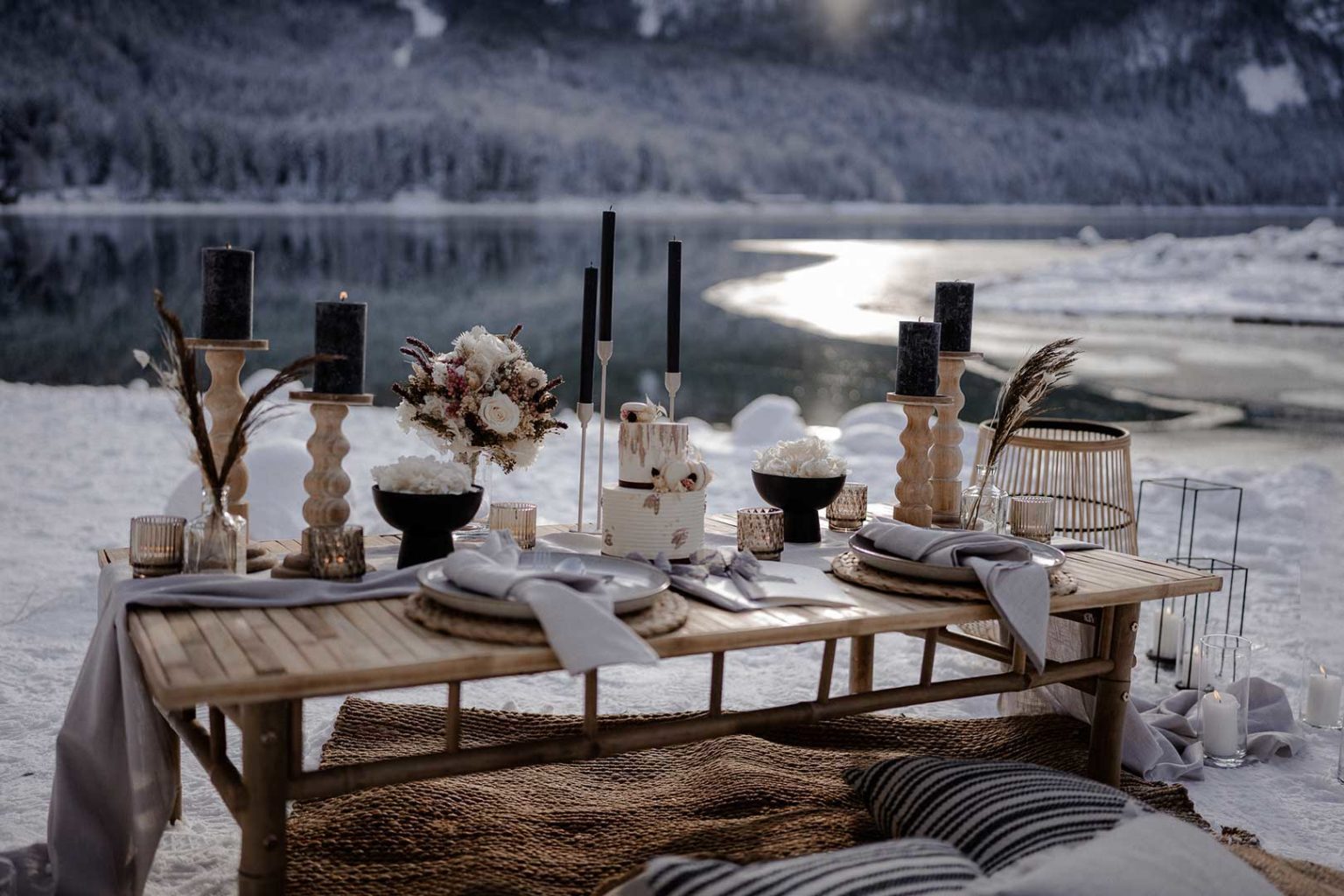 Winter-Picknick im Schnee: Elopement am Eibsee